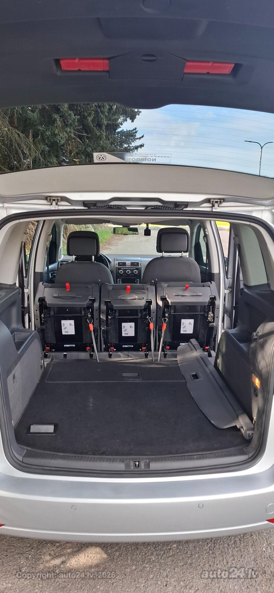 Volkswagen Touran 2012 in Tallinn, with an engine capacity of 1.60 L and mileage of 464 thousand km for 4490 €, photo 18 on AUTOMOTO.COM.LV