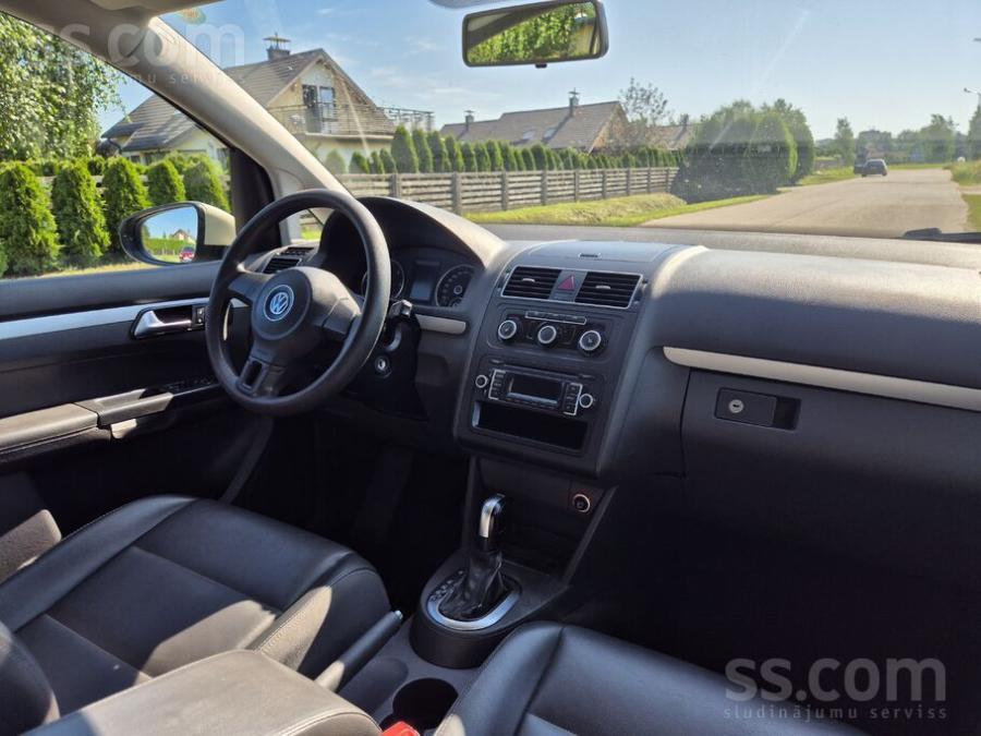 Volkswagen Touran 2014 Rīga, ar dzinēja tilpumu 2.00 L un nobraukumu 302 tūkst. km par 4500 €, foto 5 vietnē AUTOMOTO.COM.LV