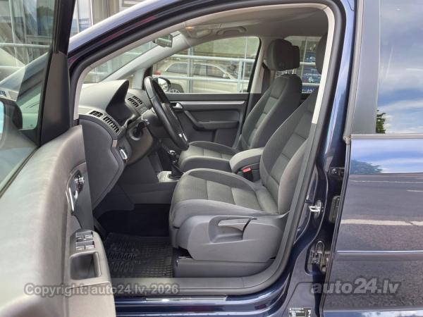 Volkswagen Touran 2015 in Viljandi, with an engine capacity of 1.60 L and mileage of 230 thousand km for 7980 €, photo 5 on AUTOMOTO.COM.LV