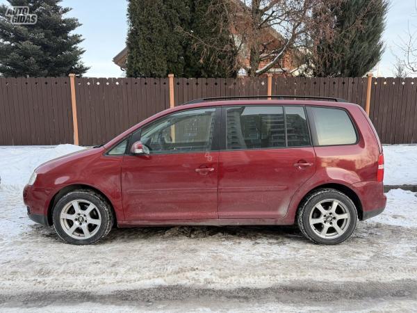 Violets Volkswagen Touran 2003 Kauņa, ar dzinēja tilpumu 1.90 L un nobraukumu 280 tūkst. km par 1650 €, foto 3 vietnē AUTOMOTO.COM.LV