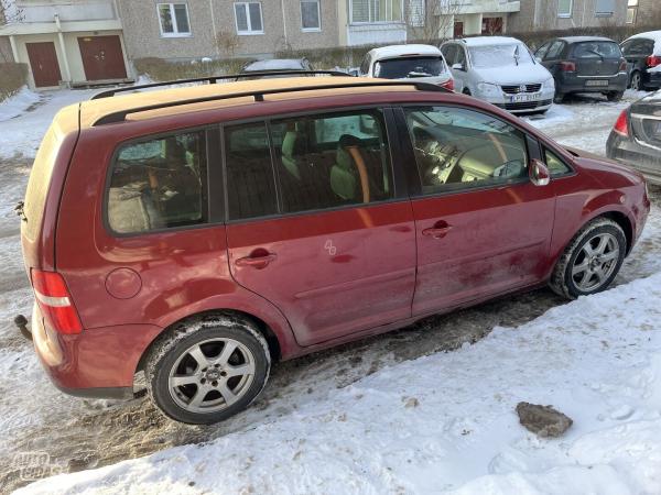 Violets Volkswagen Touran 2003 Kauņa, ar dzinēja tilpumu 1.90 L un nobraukumu 280 tūkst. km par 1650 €, foto 7 vietnē AUTOMOTO.COM.LV