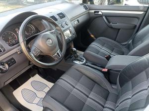 Violets Volkswagen Touran 2013 Viļņa, ar dzinēja tilpumu 1.39 L un nobraukumu 213 tūkst. km par 6450 €, foto 12 vietnē AUTOMOTO.COM.LV