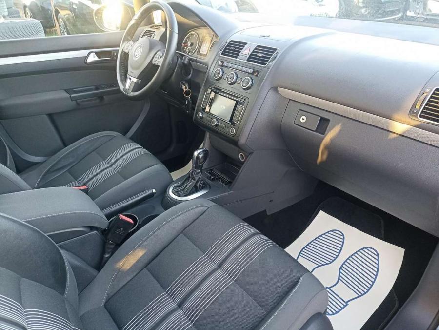 Violets Volkswagen Touran 2013 Viļņa, ar dzinēja tilpumu 1.39 L un nobraukumu 213 tūkst. km par 6450 €, foto 14 vietnē AUTOMOTO.COM.LV