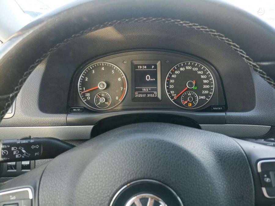 Violets Volkswagen Touran 2013 Viļņa, ar dzinēja tilpumu 1.39 L un nobraukumu 213 tūkst. km par 6450 €, foto 21 vietnē AUTOMOTO.COM.LV