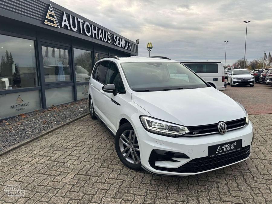 White Volkswagen Touran 2020 in Kaunas, with an engine capacity of 2.00 L and mileage of 64 thousand km for 31114 €, photo 1 on AUTOMOTO.COM.LV
