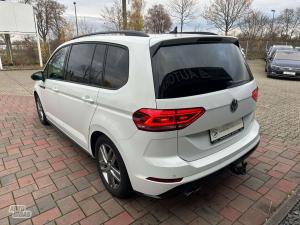 White Volkswagen Touran 2020 in Kaunas, with an engine capacity of 2.00 L and mileage of 64 thousand km for 31114 €, photo 5 on AUTOMOTO.COM.LV