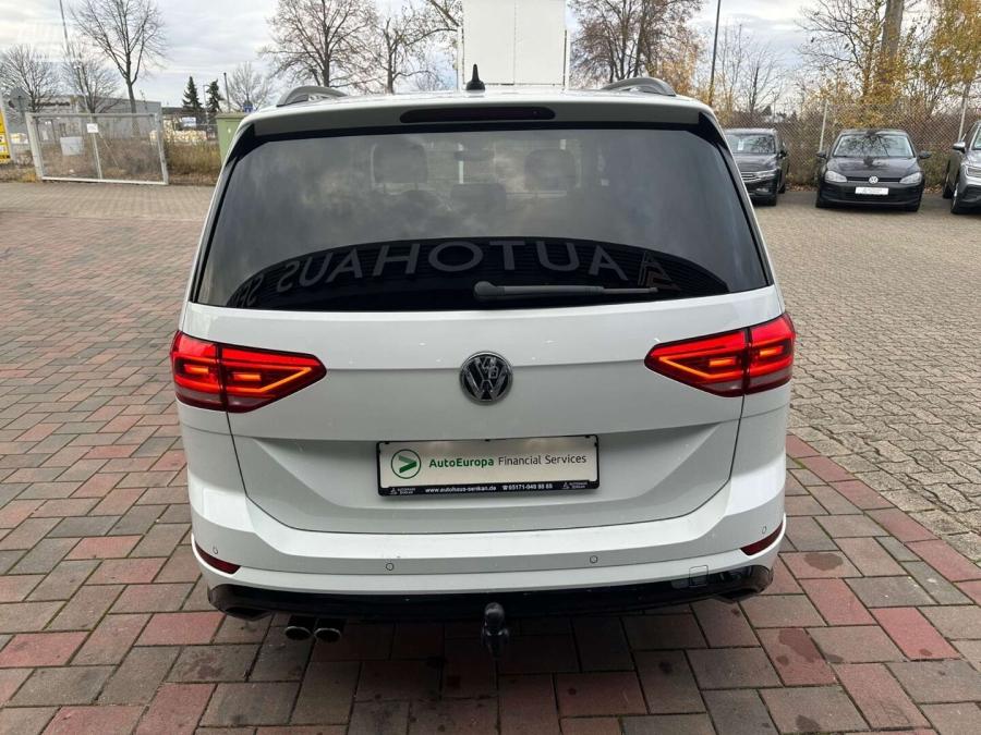 White Volkswagen Touran 2020 in Kaunas, with an engine capacity of 2.00 L and mileage of 64 thousand km for 31114 €, photo 6 on AUTOMOTO.COM.LV