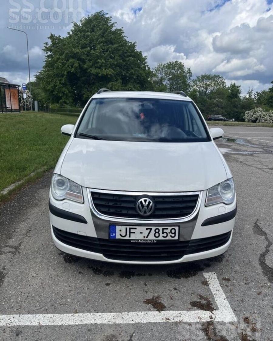 Balts Volkswagen Touran 2009 Bauska, ar dzinēja tilpumu 1.90 L un nobraukumu 0 tūkst. km par 2200 €, foto 1 vietnē AUTOMOTO.COM.LV