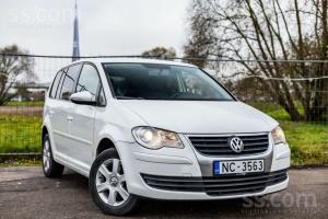White Volkswagen Touran 2010 in Riga, with an engine capacity of 1.90 L and mileage of 369 thousand km for 3990 €, photo 2 on AUTOMOTO.COM.LV