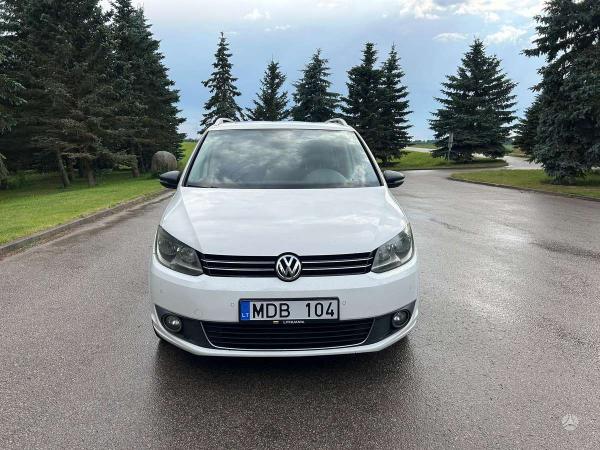 White Volkswagen Touran 2011 in Siauliai, with an engine capacity of 1.97 L and mileage of 339 thousand km for 5000 €, photo 7 on AUTOMOTO.COM.LV