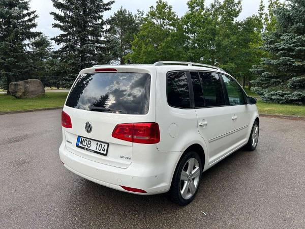 Balts Volkswagen Touran 2011 Šauļi, ar dzinēja tilpumu 1.97 L un nobraukumu 339 tūkst. km par 5000 €, foto 2 vietnē AUTOMOTO.COM.LV