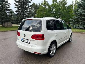 White Volkswagen Touran 2011 in Siauliai, with an engine capacity of 1.97 L and mileage of 339 thousand km for 5000 €, photo 3 on AUTOMOTO.COM.LV