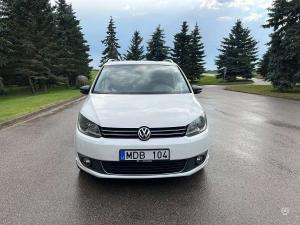 White Volkswagen Touran 2011 in Siauliai, with an engine capacity of 1.97 L and mileage of 339 thousand km for 5000 €, photo 8 on AUTOMOTO.COM.LV