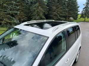 White Volkswagen Touran 2011 in Siauliai, with an engine capacity of 1.97 L and mileage of 339 thousand km for 5000 €, photo 12 on AUTOMOTO.COM.LV