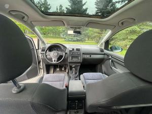 White Volkswagen Touran 2011 in Siauliai, with an engine capacity of 1.97 L and mileage of 339 thousand km for 5000 €, photo 13 on AUTOMOTO.COM.LV