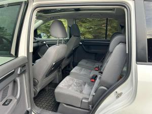 White Volkswagen Touran 2011 in Siauliai, with an engine capacity of 1.97 L and mileage of 339 thousand km for 5000 €, photo 17 on AUTOMOTO.COM.LV