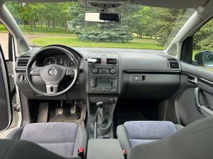 White Volkswagen Touran 2011 in Siauliai, with an engine capacity of 1.97 L and mileage of 339 thousand km for 5000 €, photo 18 on AUTOMOTO.COM.LV
