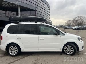 Balts Volkswagen Touran 2012 Rīga, ar dzinēja tilpumu 1.60 L un nobraukumu 271 tūkst. km par 5700 €, foto 3 vietnē AUTOMOTO.COM.LV