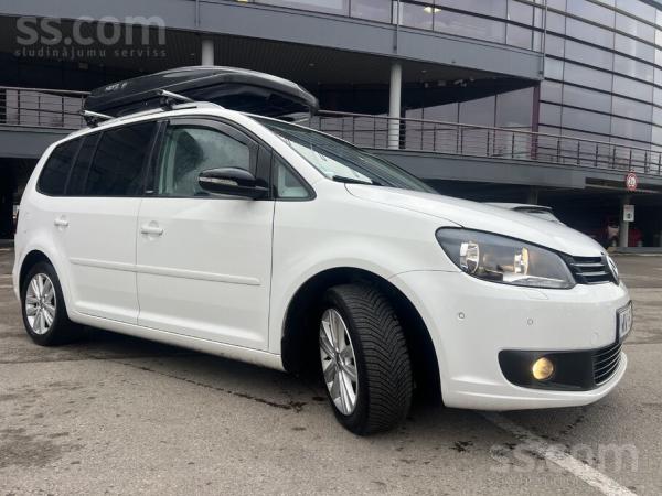White Volkswagen Touran 2012 in Riga, with an engine capacity of 1.60 L and mileage of 271 thousand km for 5700 €, photo 4 on AUTOMOTO.COM.LV