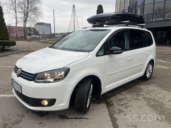 White Volkswagen Touran 2012 in Riga, with an engine capacity of 1.60 L and mileage of 271 thousand km for 5700 €, photo 5 on AUTOMOTO.COM.LV