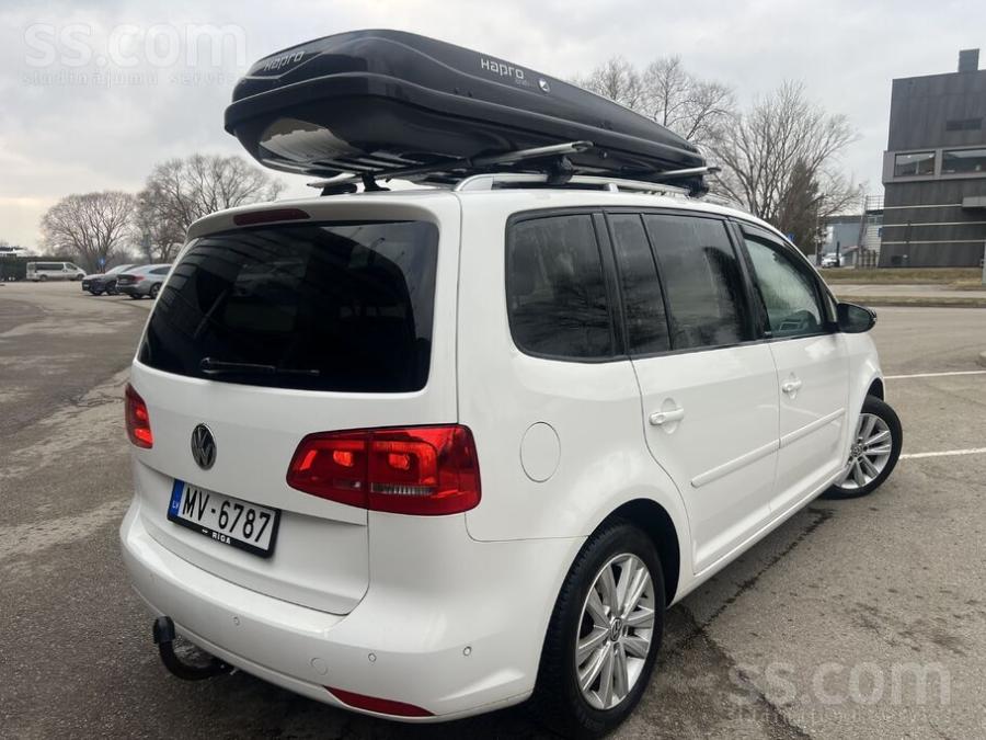 Balts Volkswagen Touran 2012 Rīga, ar dzinēja tilpumu 1.60 L un nobraukumu 271 tūkst. km par 5700 €, foto 7 vietnē AUTOMOTO.COM.LV