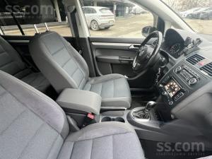 Balts Volkswagen Touran 2012 Rīga, ar dzinēja tilpumu 1.60 L un nobraukumu 271 tūkst. km par 5700 €, foto 10 vietnē AUTOMOTO.COM.LV