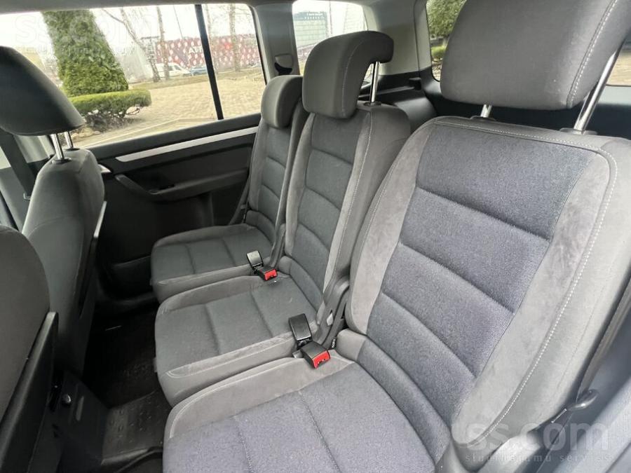 Balts Volkswagen Touran 2012 Rīga, ar dzinēja tilpumu 1.60 L un nobraukumu 271 tūkst. km par 5700 €, foto 11 vietnē AUTOMOTO.COM.LV