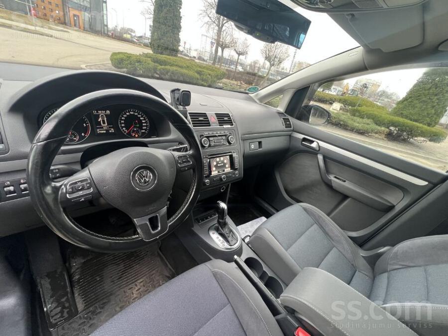 Balts Volkswagen Touran 2012 Rīga, ar dzinēja tilpumu 1.60 L un nobraukumu 271 tūkst. km par 5700 €, foto 15 vietnē AUTOMOTO.COM.LV