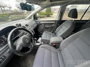Balts Volkswagen Touran 2012 Rīga, ar dzinēja tilpumu 1.60 L un nobraukumu 271 tūkst. km par 5700 €, foto 16 vietnē AUTOMOTO.COM.LV