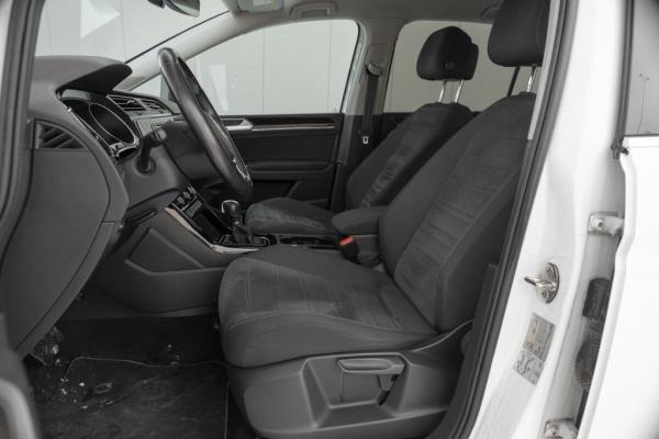 White Volkswagen Touran 2016 in Vilnius, with an engine capacity of 1.80 L and mileage of 174 thousand km for 12300 €, photo 11 on AUTOMOTO.COM.LV
