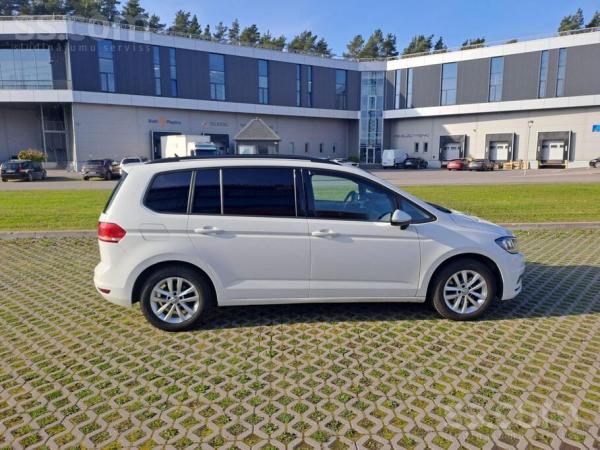 White Volkswagen Touran 2017 in Riga, with an engine capacity of 1.60 L and mileage of 203 thousand km for 7700 €, photo 4 on AUTOMOTO.COM.LV