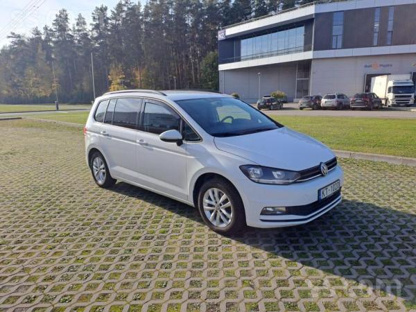 White Volkswagen Touran 2017 in Riga, with an engine capacity of 1.60 L and mileage of 203 thousand km for 7700 €, photo 5 on AUTOMOTO.COM.LV