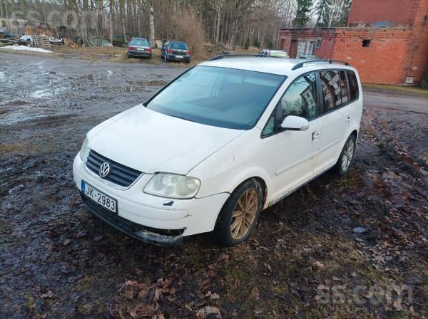 Balts Volkswagen Touran 2002 Cēsis, ar dzinēja tilpumu 1.90 L un nobraukumu 356 tūkst. km par 350 €, foto 1 vietnē AUTOMOTO.COM.LV