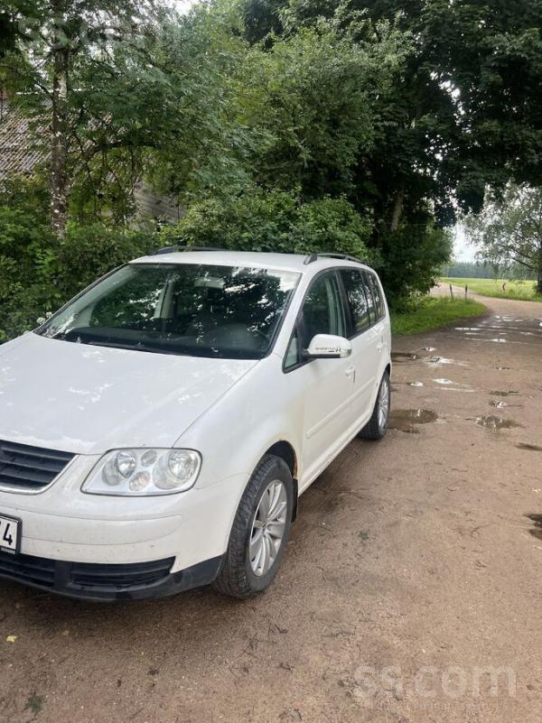 Balts Volkswagen Touran 2003 Valmiera, ar dzinēja tilpumu 1.90 L un nobraukumu 365 tūkst. km par 900 €, foto 2 vietnē AUTOMOTO.COM.LV