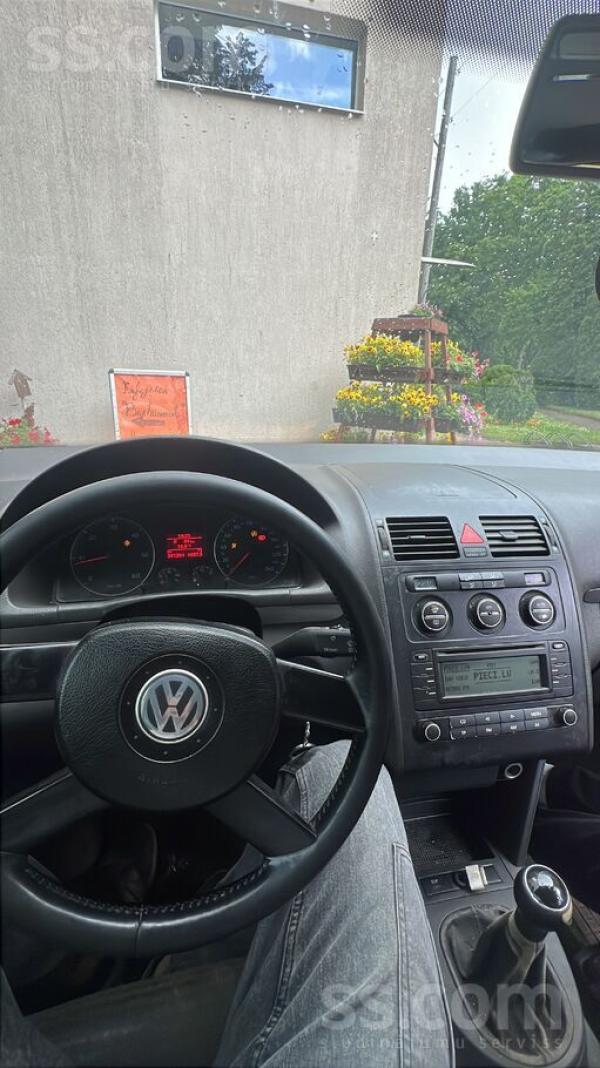 Balts Volkswagen Touran 2003 Valmiera, ar dzinēja tilpumu 1.90 L un nobraukumu 365 tūkst. km par 900 €, foto 3 vietnē AUTOMOTO.COM.LV