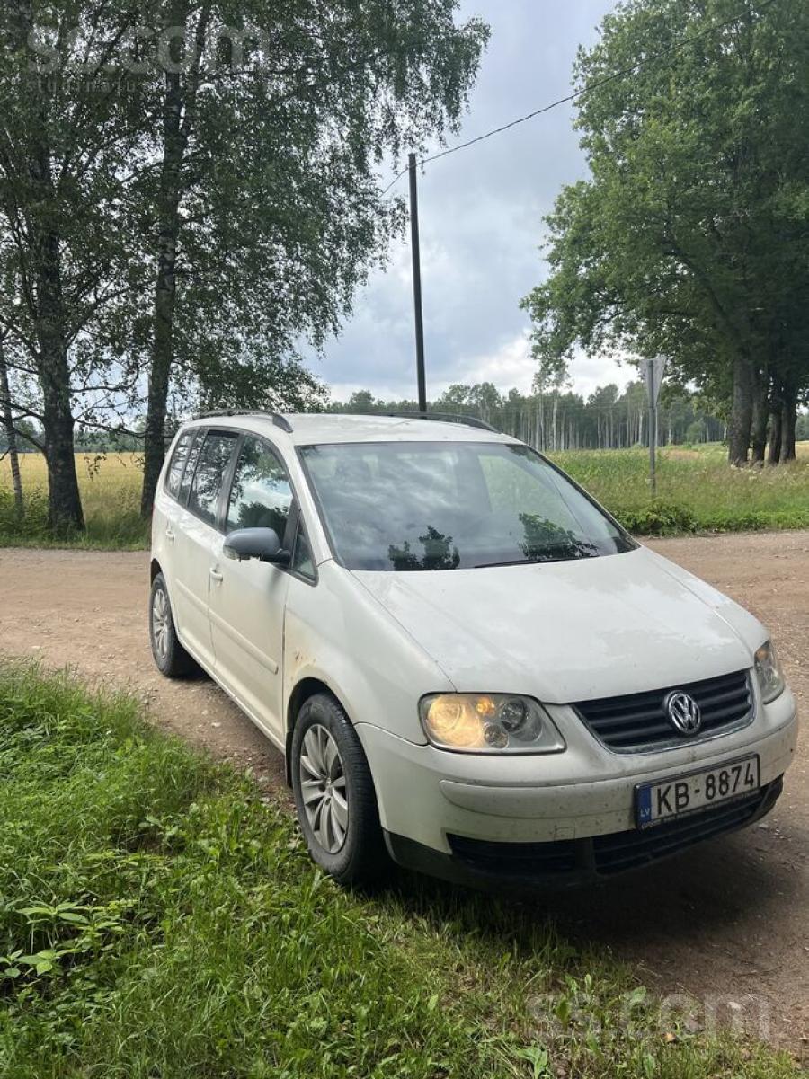 White Volkswagen Touran 2003 in Valmiera, with an engine capacity of 1.90 L and mileage of 365 thousand km for 900 €, photo 5 on AUTOMOTO.COM.LV