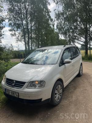 White Volkswagen Touran 2003 in Valmiera, with an engine capacity of 1.90 L and mileage of 365 thousand km for 900 €, photo 6 on AUTOMOTO.COM.LV