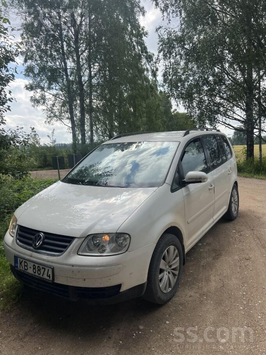 White Volkswagen Touran 2003 in Valmiera, with an engine capacity of 1.90 L and mileage of 365 thousand km for 900 €, photo 6 on AUTOMOTO.COM.LV