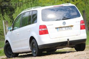 White Volkswagen Touran 2005 in Riga, with an engine capacity of 2.00 L and mileage of 355 thousand km for 1290 €, photo 6 on AUTOMOTO.COM.LV