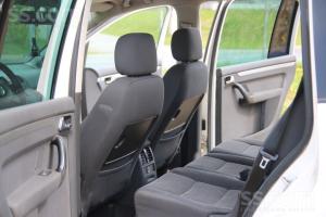 White Volkswagen Touran 2005 in Riga, with an engine capacity of 2.00 L and mileage of 355 thousand km for 1290 €, photo 16 on AUTOMOTO.COM.LV