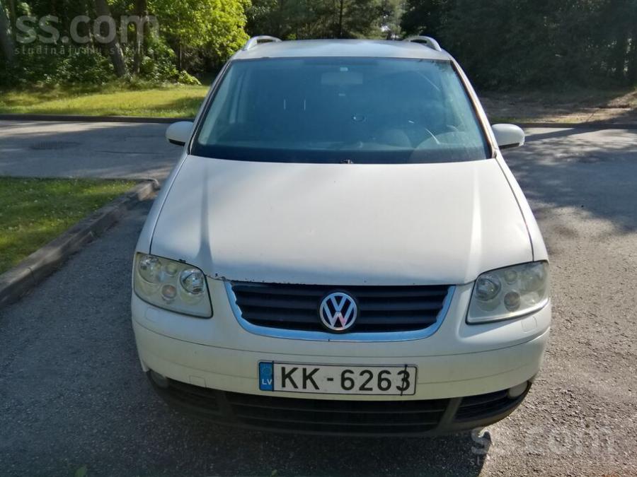 Белый Фольксваген Туран 2005 в Рига, объемом двигателя 1.90 л и пробегом 389 тыс. км за 399 €, фото 1 на AUTOMOTO.COM.LV