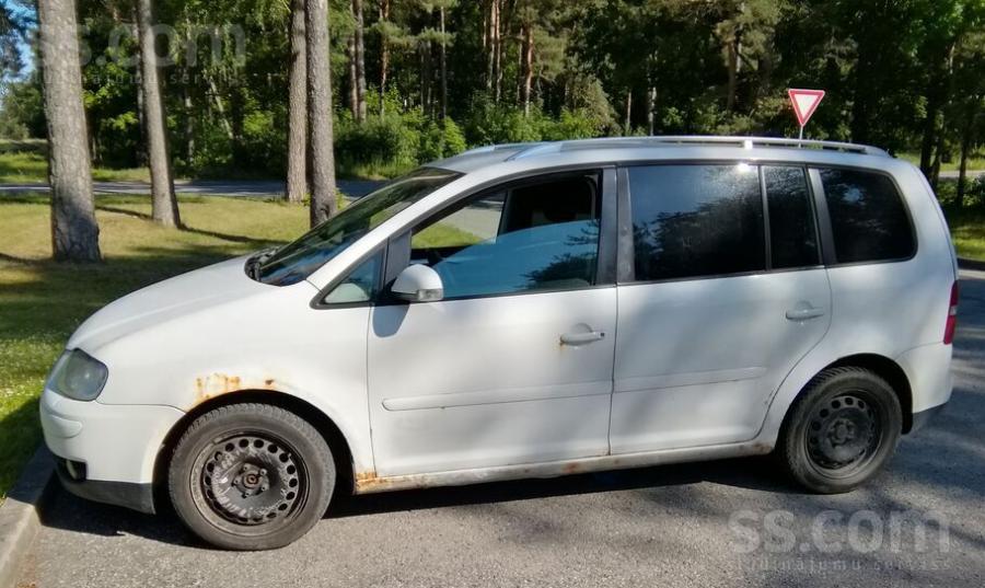 Белый Фольксваген Туран 2005 в Рига, объемом двигателя 1.90 л и пробегом 389 тыс. км за 399 €, фото 4 на AUTOMOTO.COM.LV