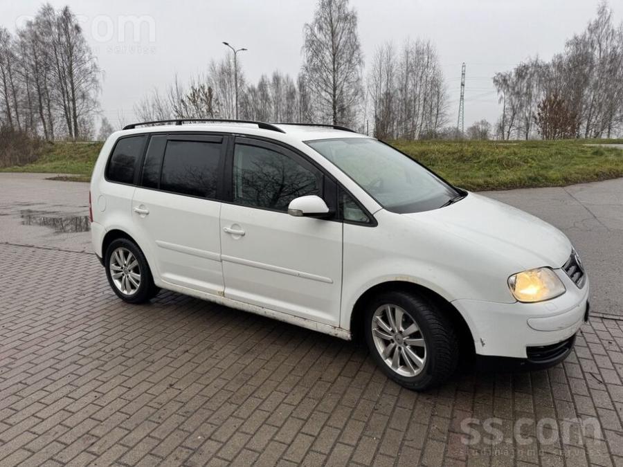 Balts Volkswagen Touran 2006 Rīga, ar dzinēja tilpumu 1.90 L un nobraukumu 291 tūkst. km par 2000 €, foto 2 vietnē AUTOMOTO.COM.LV