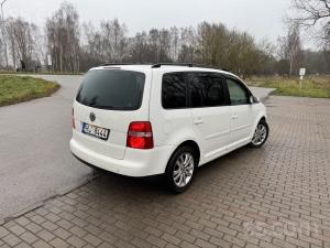 Balts Volkswagen Touran 2006 Rīga, ar dzinēja tilpumu 1.90 L un nobraukumu 291 tūkst. km par 2000 €, foto 3 vietnē AUTOMOTO.COM.LV