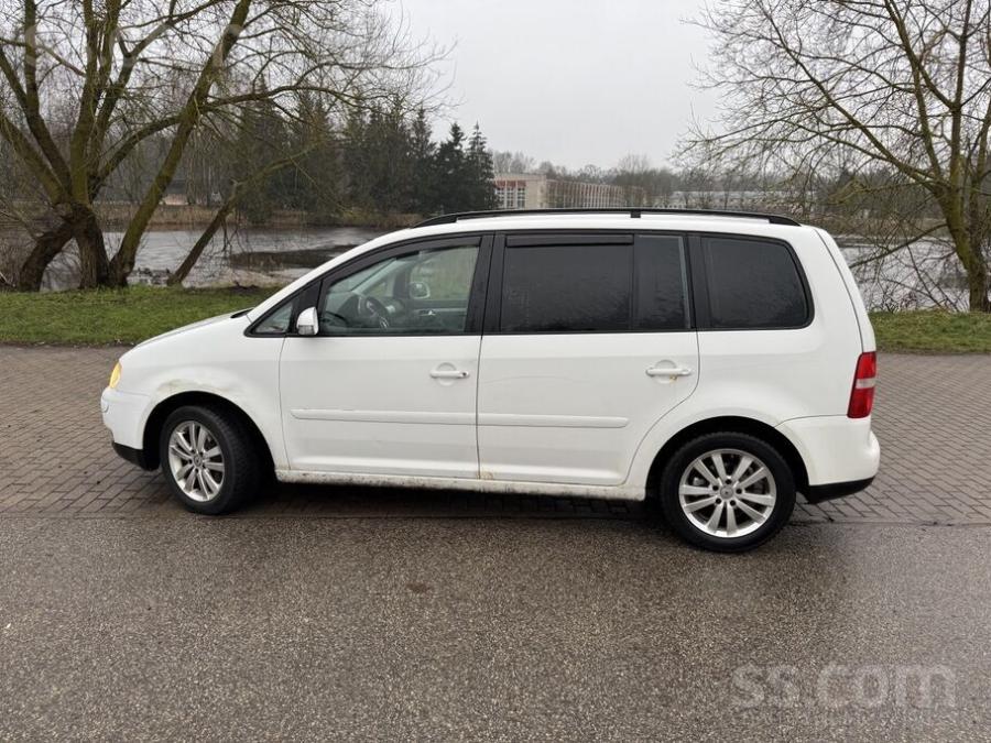 Balts Volkswagen Touran 2006 Rīga, ar dzinēja tilpumu 1.90 L un nobraukumu 291 tūkst. km par 2000 €, foto 5 vietnē AUTOMOTO.COM.LV