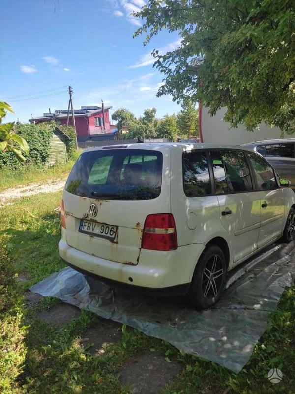 Balts Volkswagen Touran 2006 Kauņa, ar dzinēja tilpumu 1.90 L un nobraukumu 290 tūkst. km par 700 €, foto 3 vietnē AUTOMOTO.COM.LV