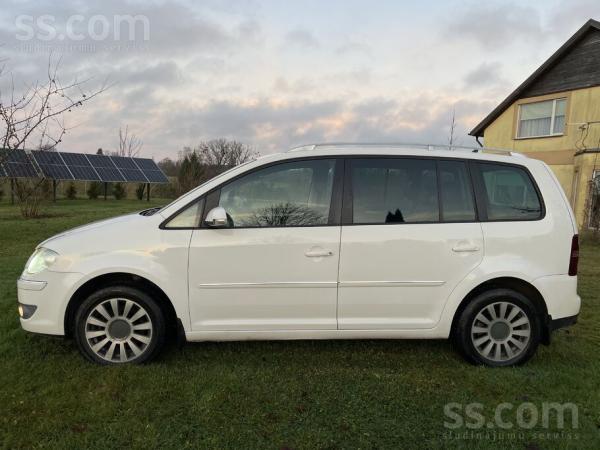White Volkswagen Touran 2007 in Talsi, with an engine capacity of 2.00 L and mileage of 362 thousand km for 3200 €, photo 2 on AUTOMOTO.COM.LV