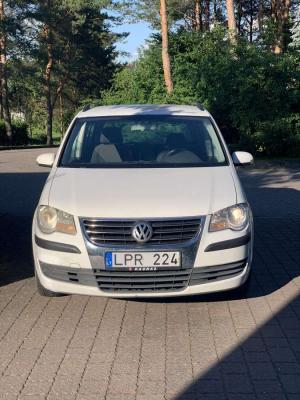 Balts Volkswagen Touran 2007 Kauņa, ar dzinēja tilpumu 2.00 L un nobraukumu 290 tūkst. km par 1050 €, foto  vietnē AUTOMOTO.COM.LV