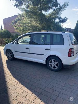 Balts Volkswagen Touran 2007 Kauņa, ar dzinēja tilpumu 2.00 L un nobraukumu 290 tūkst. km par 1050 €, foto 5 vietnē AUTOMOTO.COM.LV