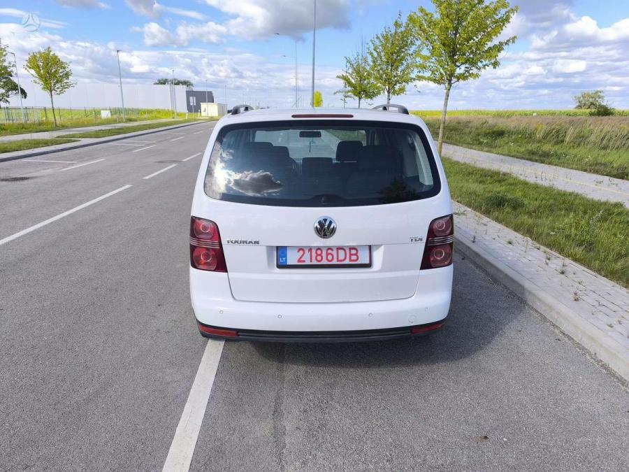 Balts Volkswagen Touran 2007 Marijampole, ar dzinēja tilpumu 1.90 L un nobraukumu 340 tūkst. km par 1499 €, foto 7 vietnē AUTOMOTO.COM.LV